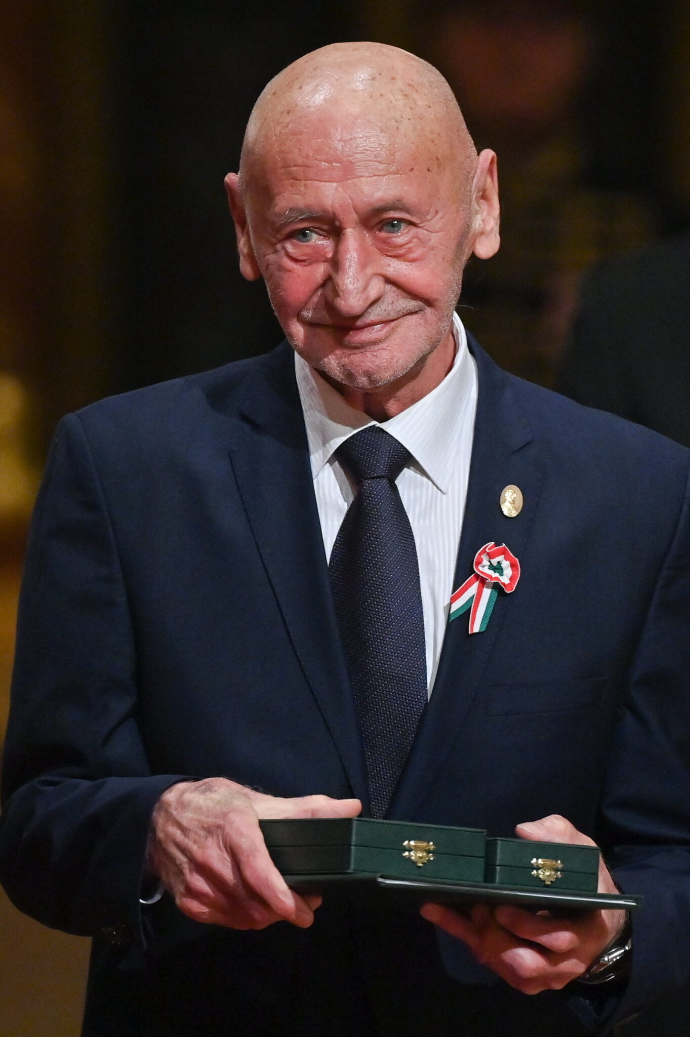 Hatalmas elismerést kapott: CT-vizsgálatról szaladt a Parlamentbe a ...