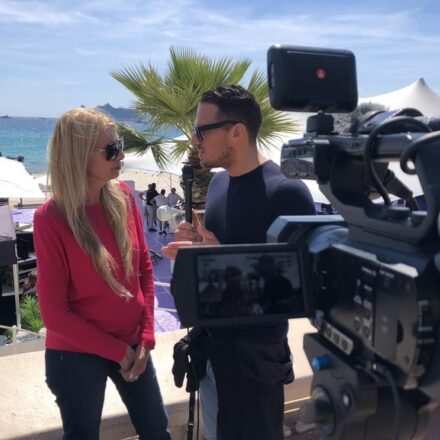 Elhunyt Návai Anikó, a hollywoodi sztárok magyar riportere ...